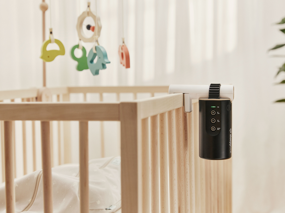 Sleepytroll on the Crib